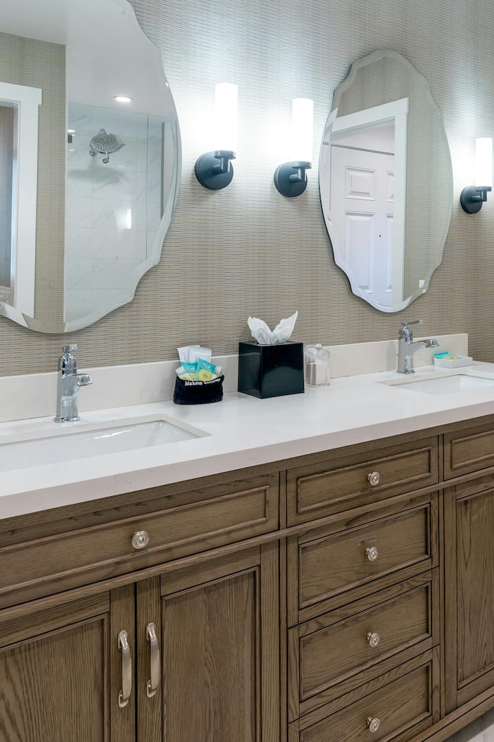 Historic Charmer Dates Back To The 1940s - Calistoga, CA