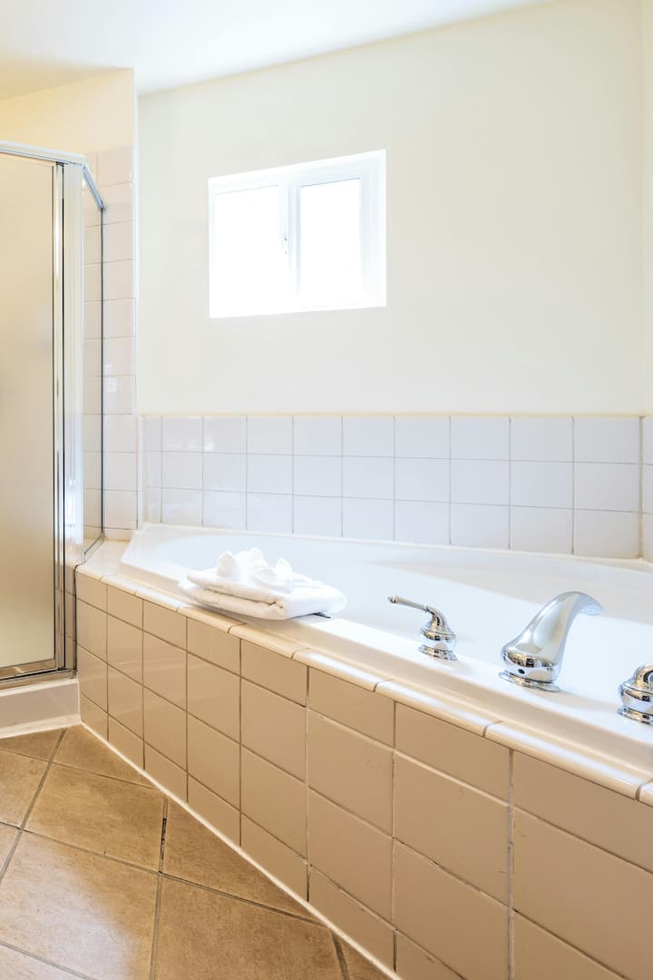 Accessible Room Near The Silverado Trail - Calistoga, CA