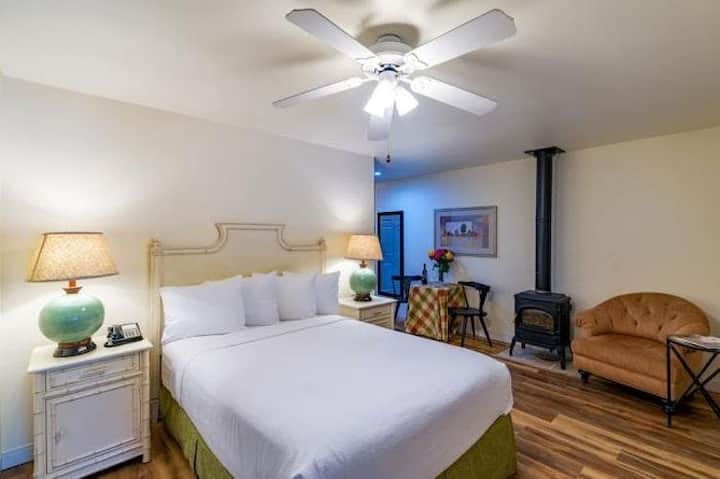 Accessible Room Near The Silverado Trail - Calistoga, CA