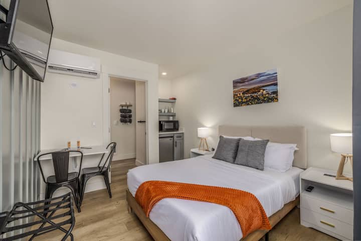 Pet Friendly Studio #8- Next To Food Pavilion - Lake Coeur d'Alene, ID