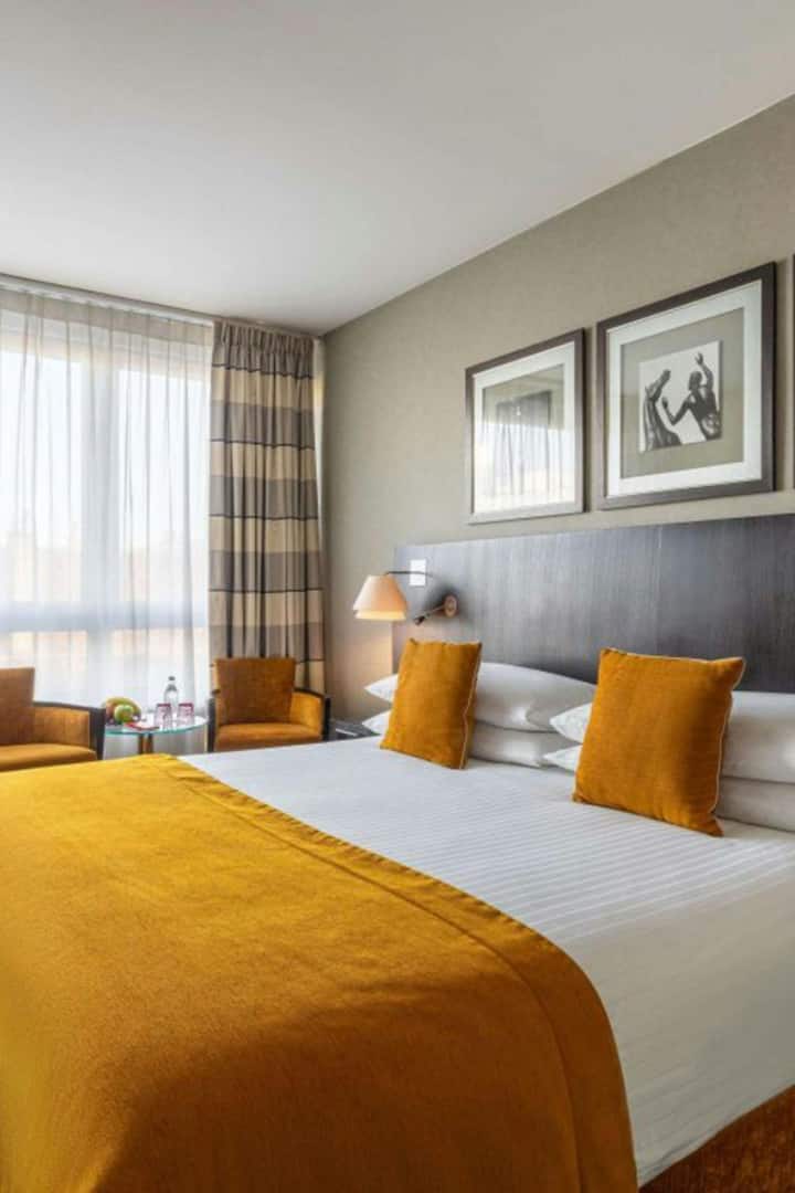 Room At 4 Star Hotel Auteuil Near The Lake - Geneva
