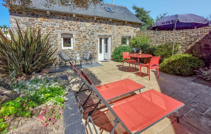 1 Bedroom Beautiful Home In Plérin - Plérin