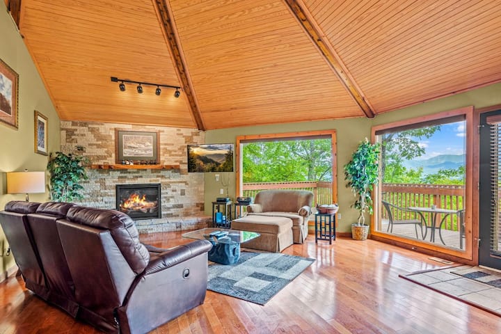 Epic Mtn View •Hottub •Jacuzzi •Free Dollywood Tkt - Gatlinburg, TN