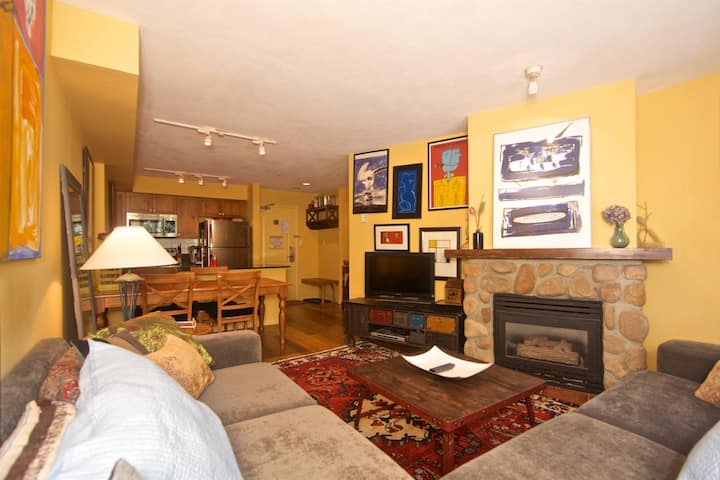 Perfect Village Location! Art Deco Inspired Condo - Whistler
