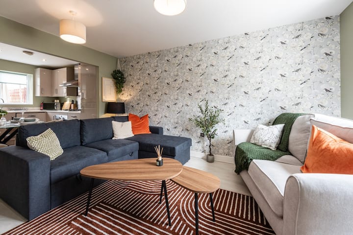 Contractor/family Stays Free Parking (1b) - The Whitworth