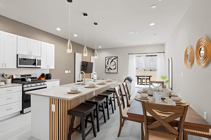 Family Resort Stay: Pool, Game Room, Near Disney - Celebration, FL