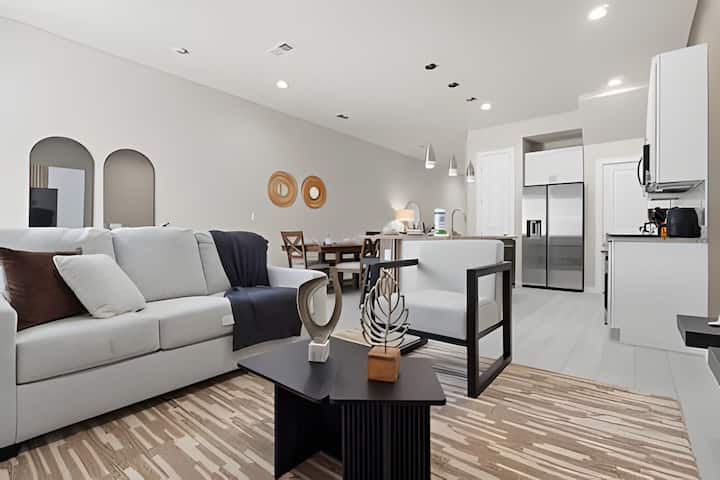 Family Resort Stay: Pool, Game Room, Near Disney - Celebration, FL