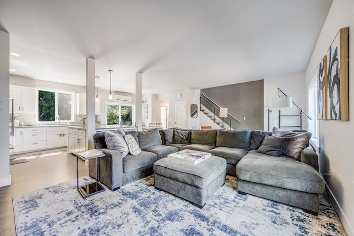 Clean And Modern Central Tacoma Escape - Tacoma, WA