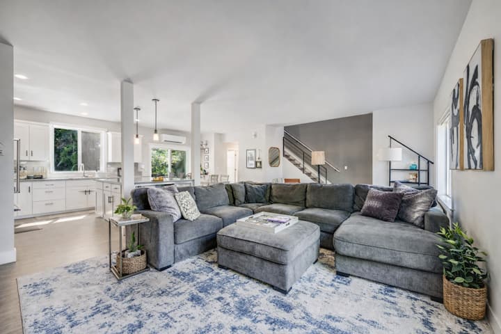 Clean And Modern Central Tacoma Escape - Tacoma, WA