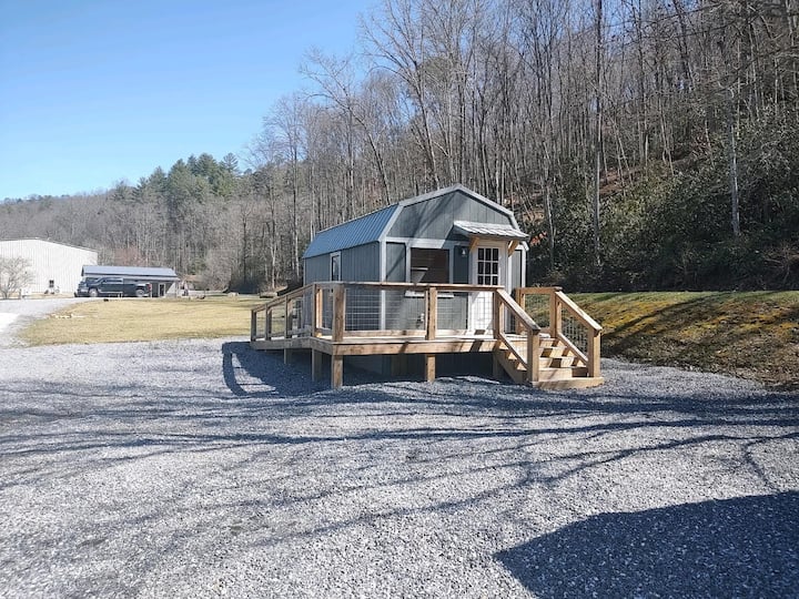 Ada Accessible 1 Room Cabin " The Farmhouse" - Robbinsville, NC