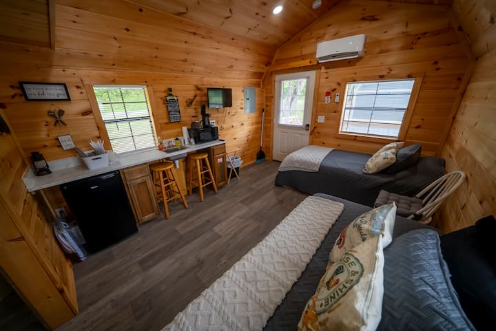 Ada Accessible 1 Room Cabin " The Farmhouse" - Robbinsville, NC