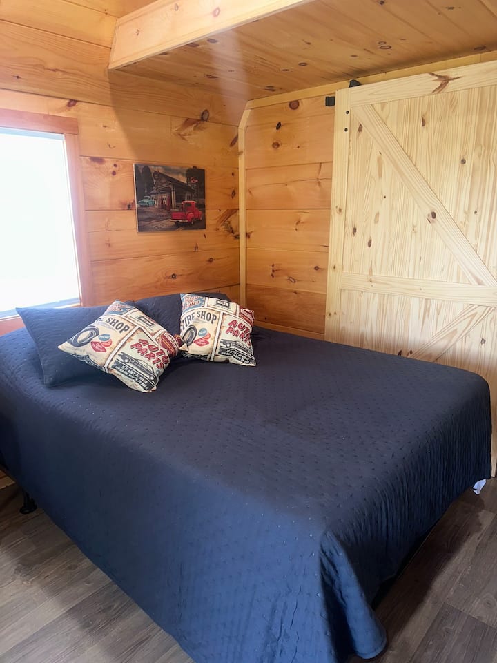 Cabin 3 " The Garage" 1 Room Cabin - Robbinsville, NC