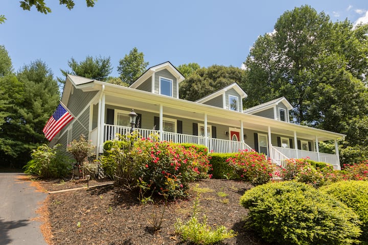 Blue Ridge Retreat - Hendersonville, NC