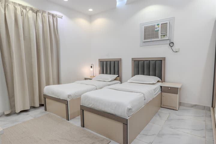 Elegant 3-bedroom Stay With Modern Comfort - Madinah