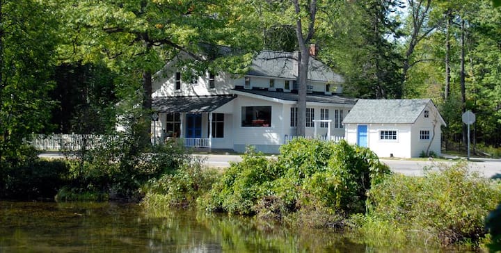 Spacious Vintage Home. Walk To Lake Michigan. A/c. - Glen Arbor, MI