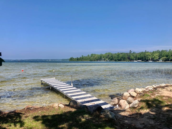 Cozy Waterfront Cottage On Lake Leelanau. - Leland, MI