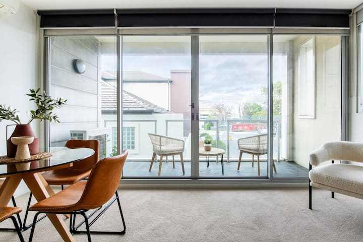 Trackside Escape By Moonee Valley Racecourse - Brooklyn