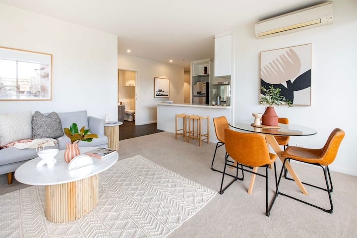 Trackside Escape By Moonee Valley Racecourse - Brunswick