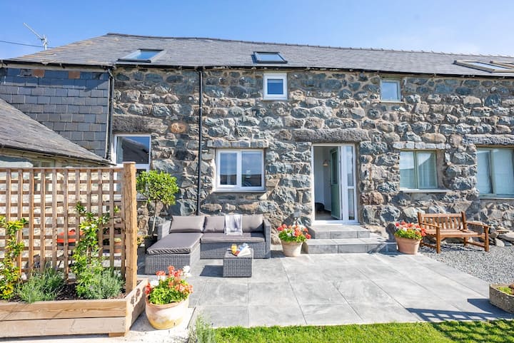 Ysgubor-bennar - North Wales