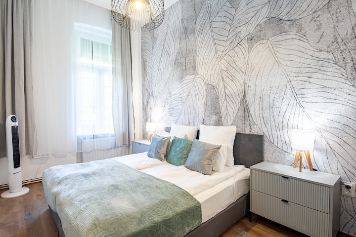 Central - Large - Luxury - Sunny - Hongrie