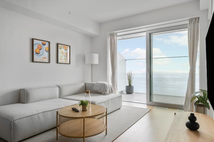 Endless Ocean Views With Private Balcony - Aarhus