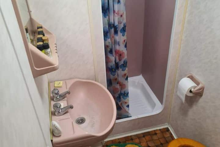 Cozy Cardiff Cabin Retreat Sleeps 6 By Aimee - Cardiff