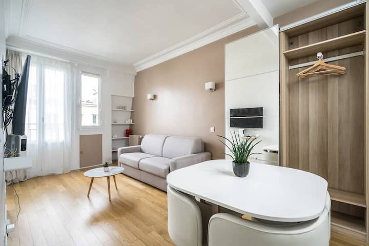Comfy Flat, 5 Minutes By Metro From Champs ÉLysées - Parijs