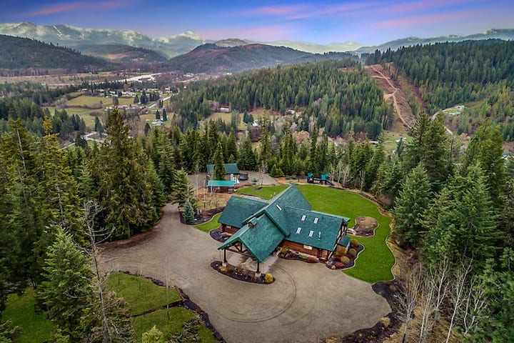 8 Acre Estate | Zipline | Pool Table | Silver Mtn - Kellogg, ID