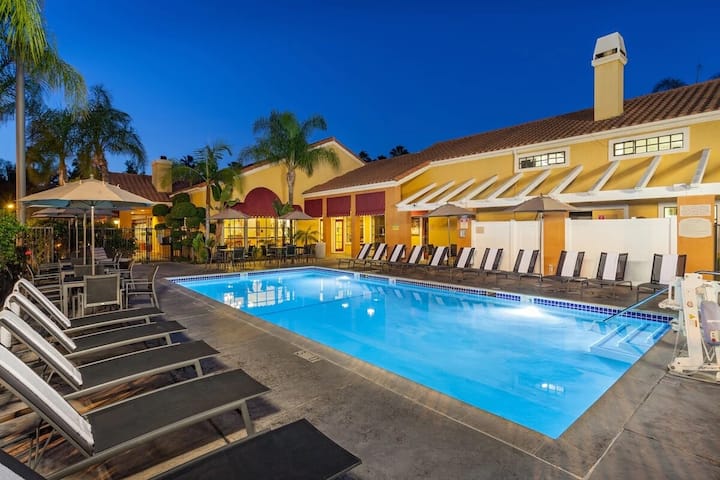 2 Spacious Studios Near Disneyland Full Kitchen - Anaheim, CA