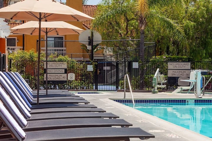1br Suite, Kitchen, Clementine Hotel, Outdoor Pool - Orange, CA