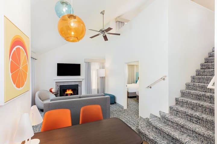 Walk To Disney From Spacious Full Apartment, Cats - Orange, CA