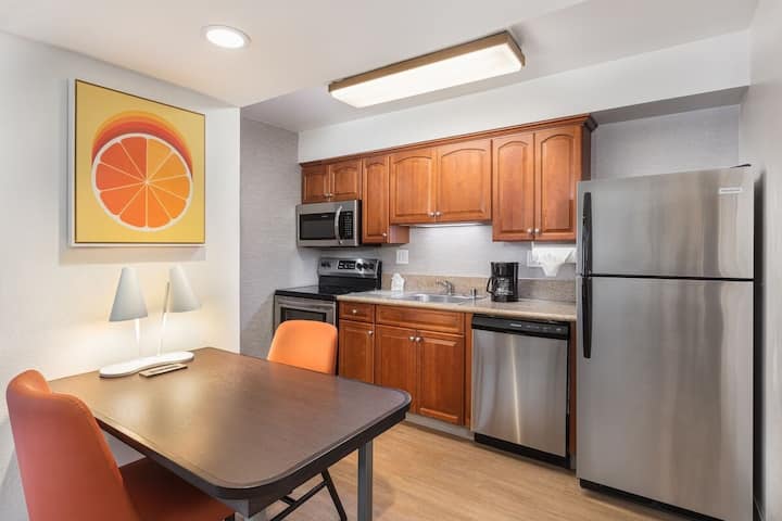 2 Full Apartments W/ Full Kitchen + Walk To Disney - Orange, CA