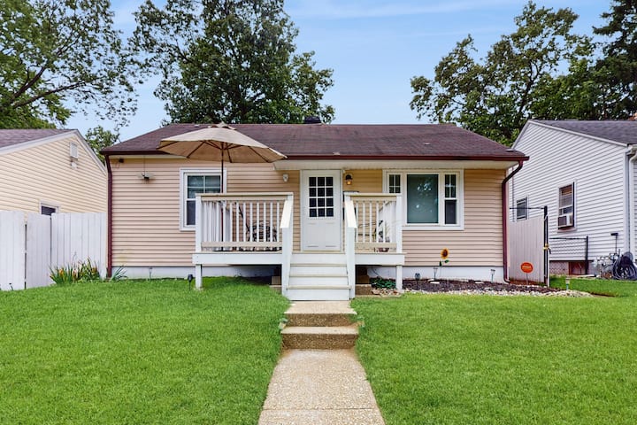 2 Mi To Beach! Hot Tub Haven In Michigan City - Michigan City, IN