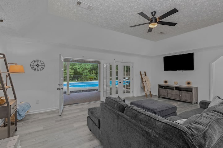 Pool | Fire Pit | Gameroom | 1gb Wifi | A+ Privacy - Millbrook, AL