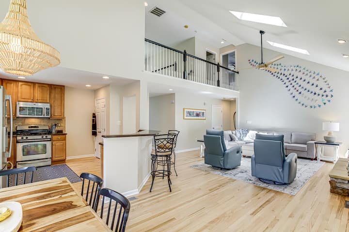 Deck, Hot Tub & Resort Amenities: Ocean View Gem - Bethany Beach, DE