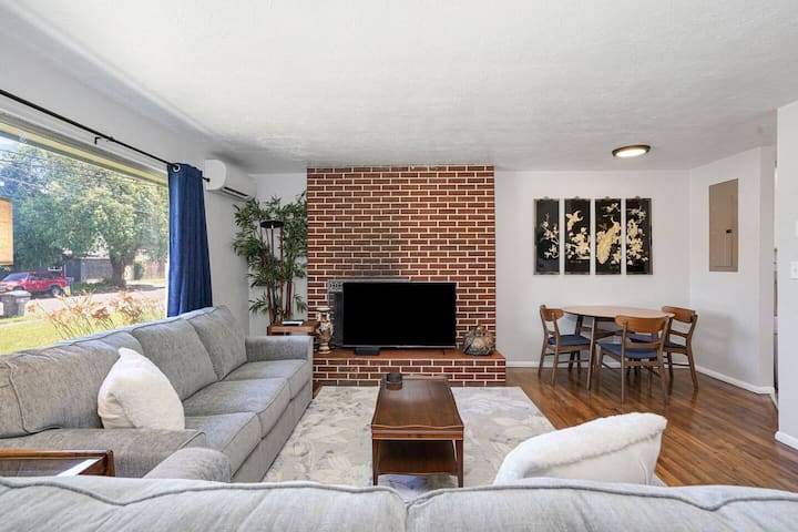 2 Bedroom Apt W/so Many Amenities! You'll Love It! - Corvallis, OR