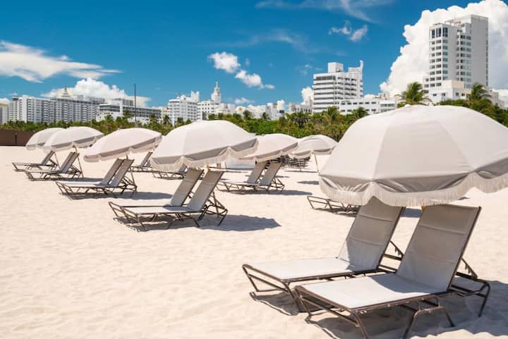 Sun-soaked Playground | Art Deco District. Bar - Miami Beach