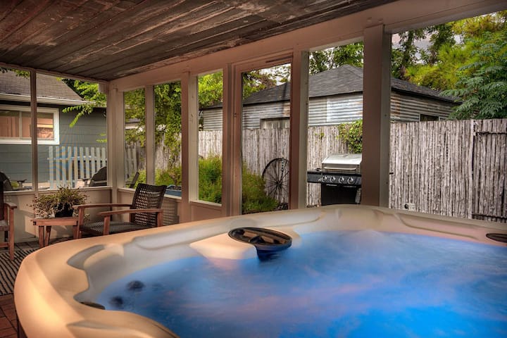 The Hackberry - Hot Tub, Fire Pit & Close To Main! - Fredericksburg, TX