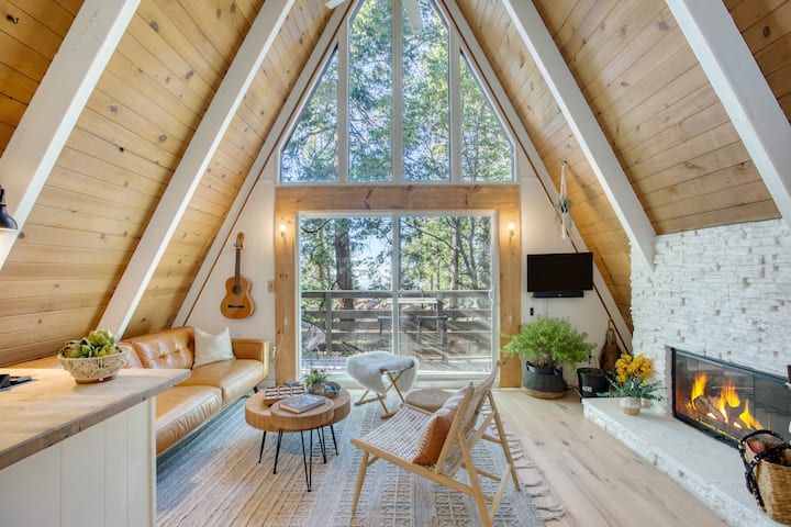 Modern A-frame | Forest Views, Outdoor Dining, Bbq - San Bernardino, CA
