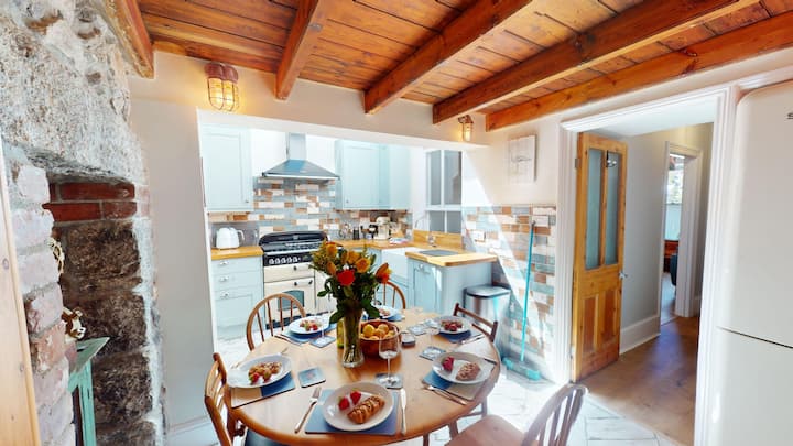 St Ives Bubblegum Cottage | Pet Friendly | Parking - St Ives
