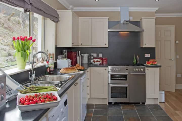 Glenachulish Bay Cottage Tiene Una Ubicación Fantástica Justo Al Lado Del Mar Con Fantásticas Ininterrumpidas - Glencoe
