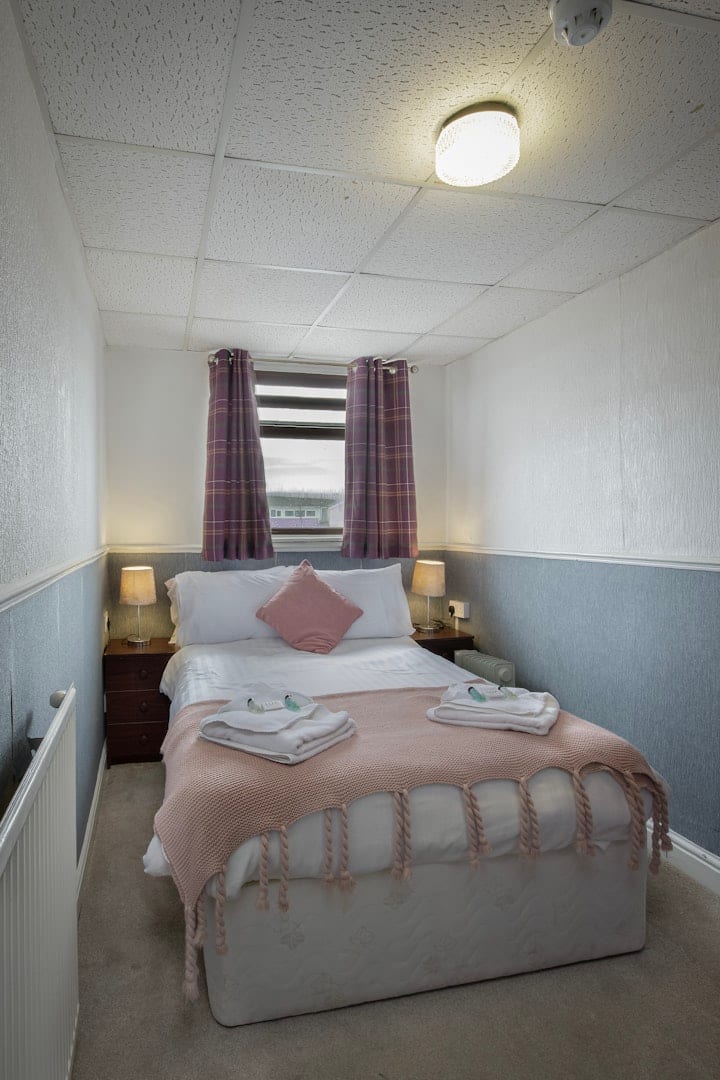 Double Room With Breakfast And Shared Bathroom - Blackpool