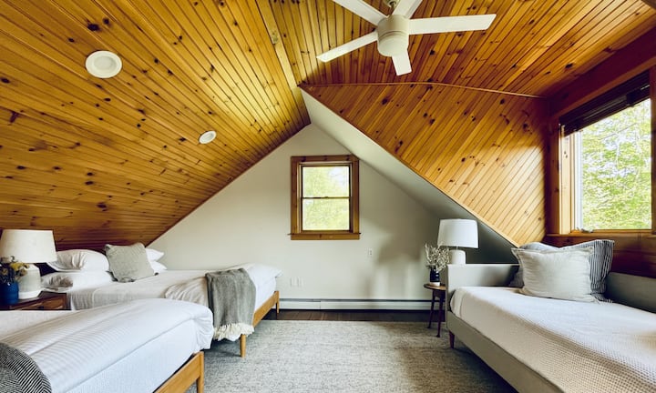 Three Level Townhouse | Hiking. Outdoor Pool - Manchester, VT