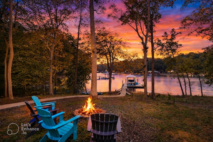 Luxury Lakefront Home, Games, Kayaks, 2 King Beds - Lake Norman, NC