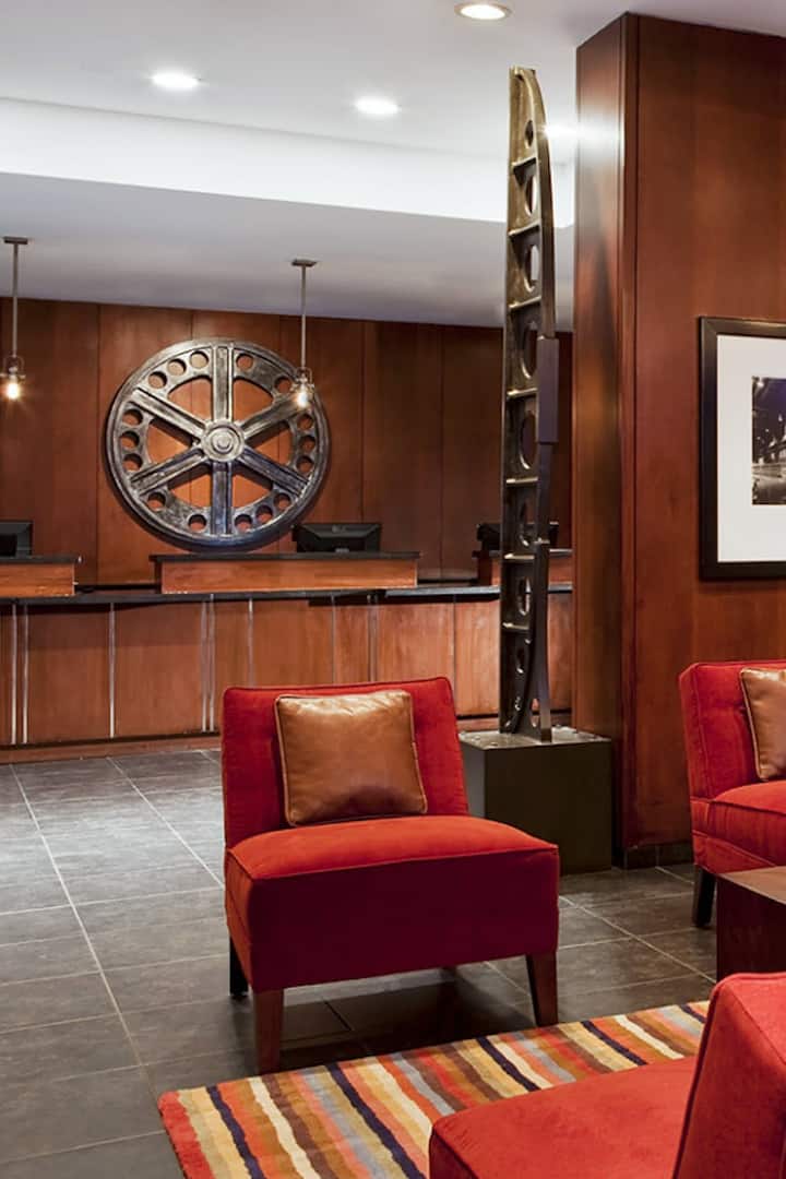 Perfect For Seeing The High Line & Local Galleries - New York City