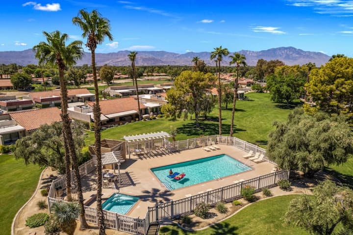 Golf Resort Condo W/ Pool & Pickleball Access - Palm Desert, CA