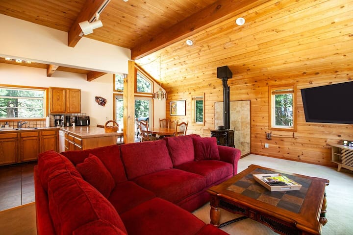 Bolzano Retreat, Tahoe Donner Cabin - Truckee, CA