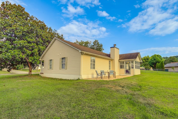 Knoxville Home W/ Sunroom ~ 9 Mi To Downtown! - Knoxville, TN