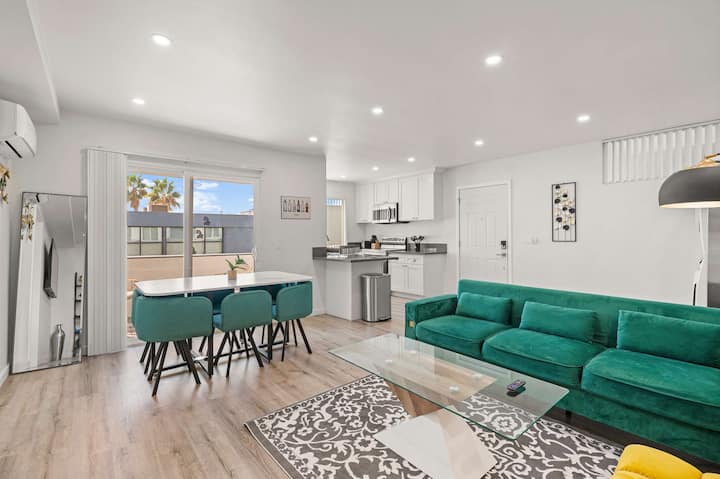 Modern Family Getaway W/ Spacious Living Areas #4 - Pasadena, CA