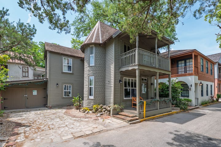 59 Cuna L Heart Of Downtown | Hot Tub - St. Augustine, FL
